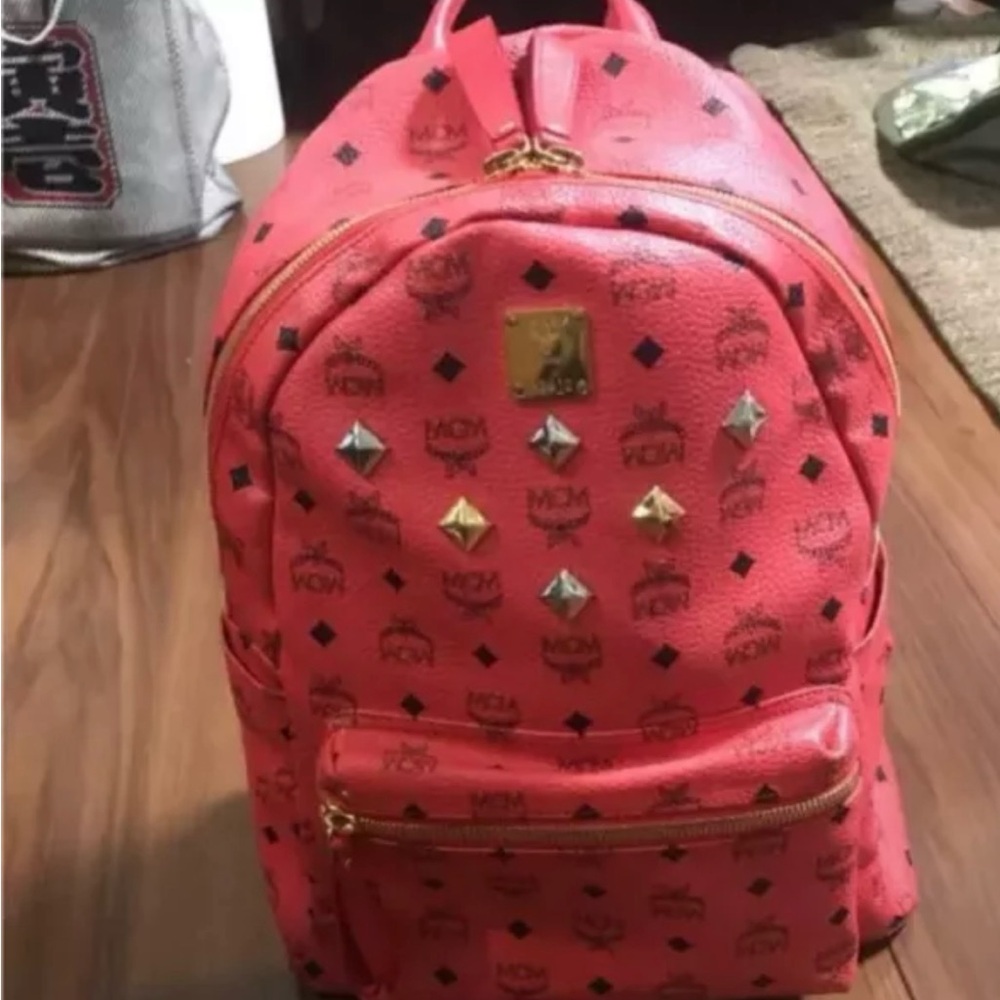 Mcm Red And Gold Backpack With Classic Design - Gem